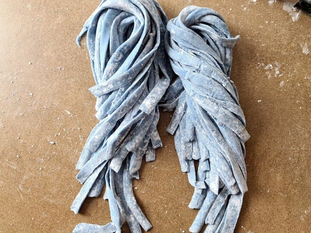 Handmade Blue Noodles using Butterfly Pea Tea - My Formosa Food